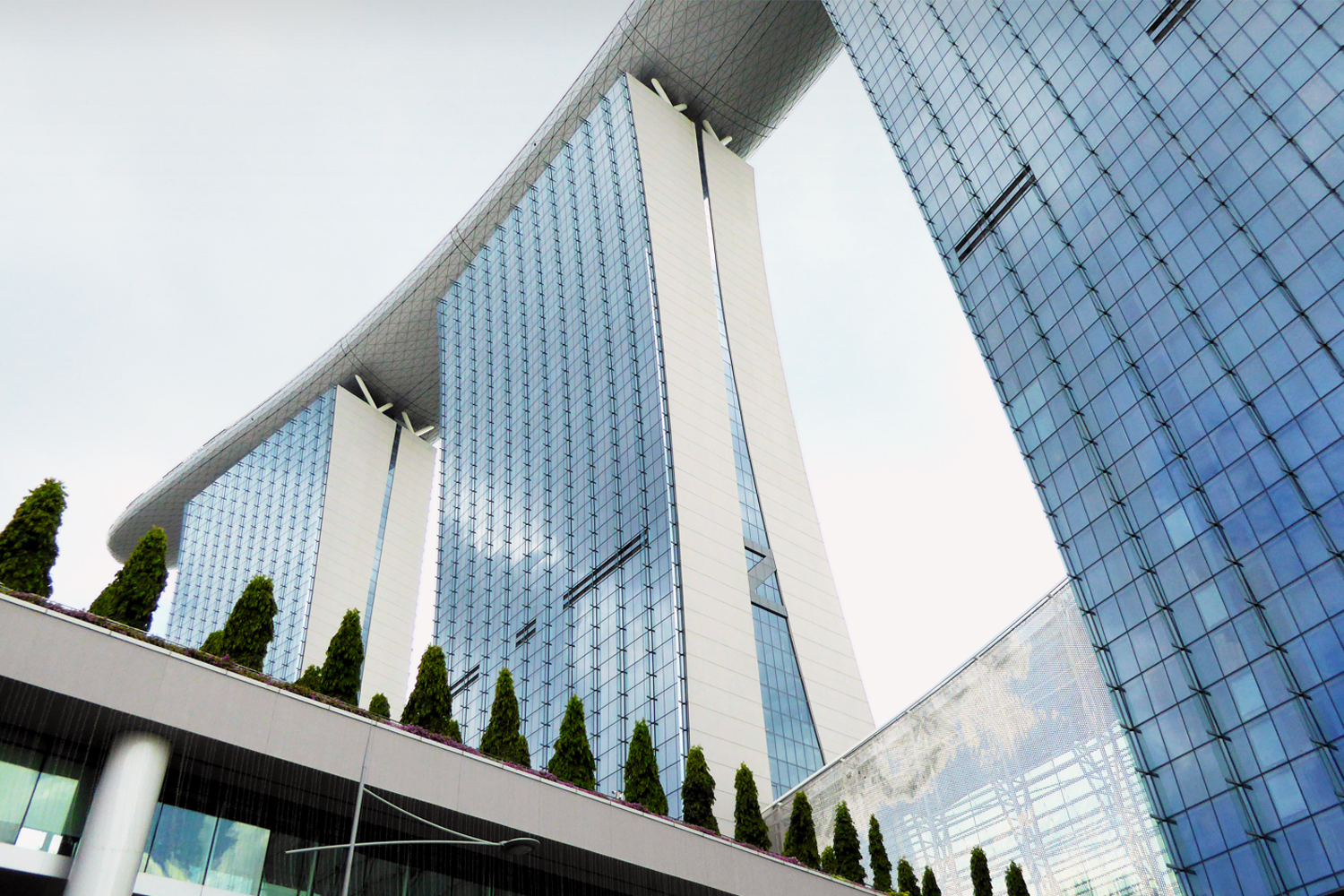 The Luxury and Convenience of Marina Bay's Office Space (2024)