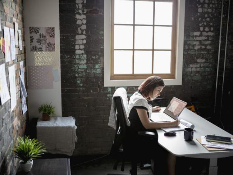 3 Benefits of Working With Professional Writers - Lockerz